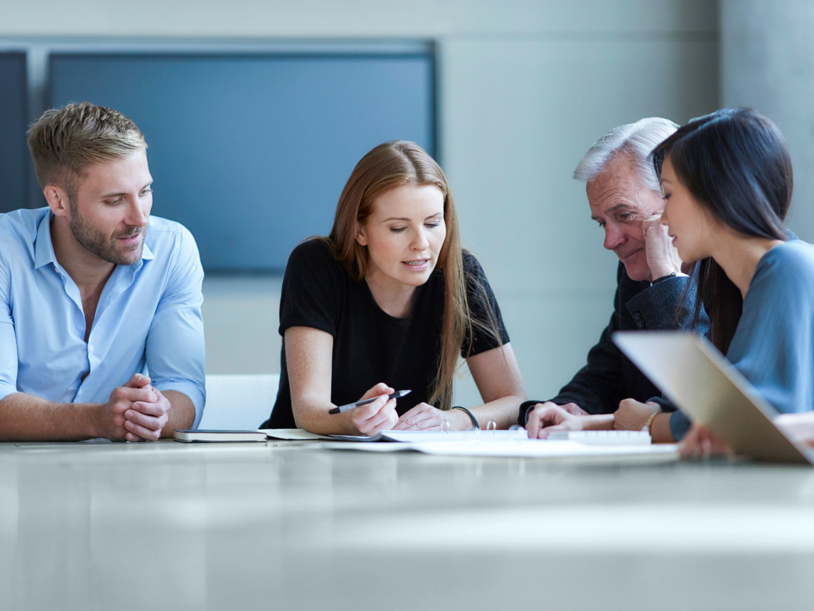 Unsere Unternehmen | Unternehmen der Familie Peiker | peiker Holding ...